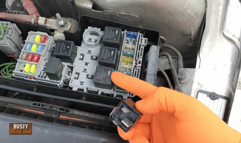 Dash Lights Flicker When Car Is Off - 6 Reasons why - Rustyautos.com